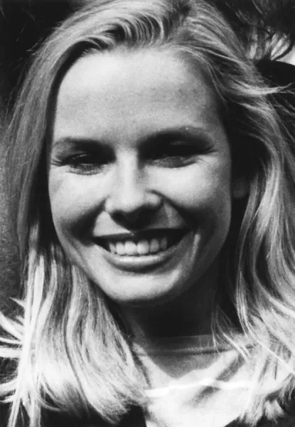 Pamela Stephenson Joven Pamela Anderson's Football Stadium Discovery