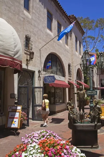 Santa Barbara Shopping Mall