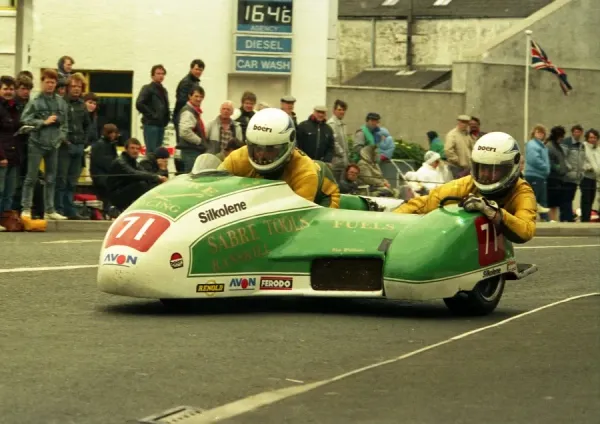 Dave Saville & David Hall (Sabre) 1988 Sidecar TT Our beautiful Wall ...
