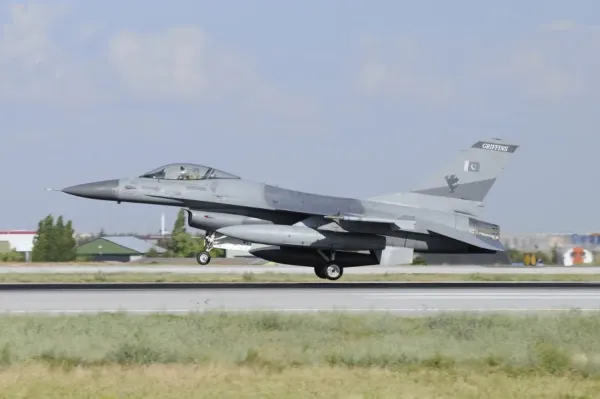 A Pakistan Air Force F-16A landing at Konya Air Base