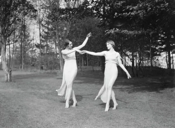Elizabeth Duncan dancers and children Our beautiful Wall Art and Photo ...