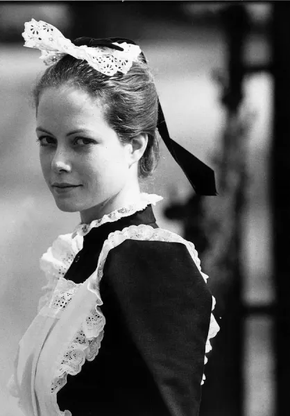 Jenny Seagrove Schauspielerin im Dienstkleid für ihren Teil