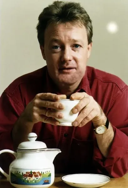 Jigsaw Puzzle of Keith Chegwin TV Presenter at home drinking tea